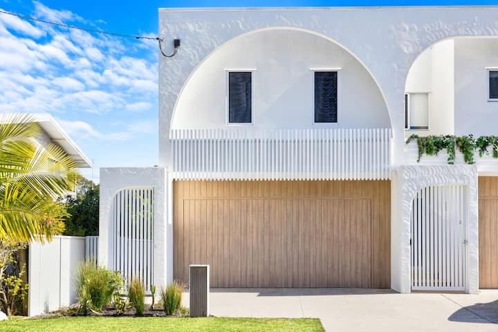 Key West Beach House - Central Close To Beach - Coolum Beach