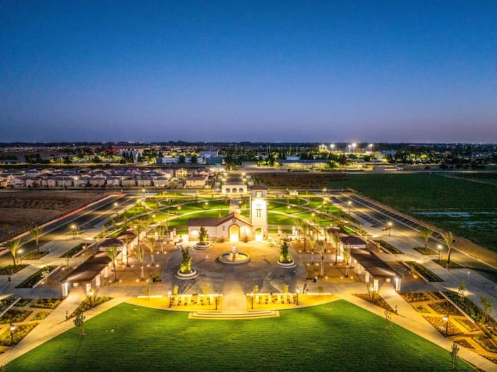 Loma Vista | Luxe Haven | Ev Charger - Clovis, CA