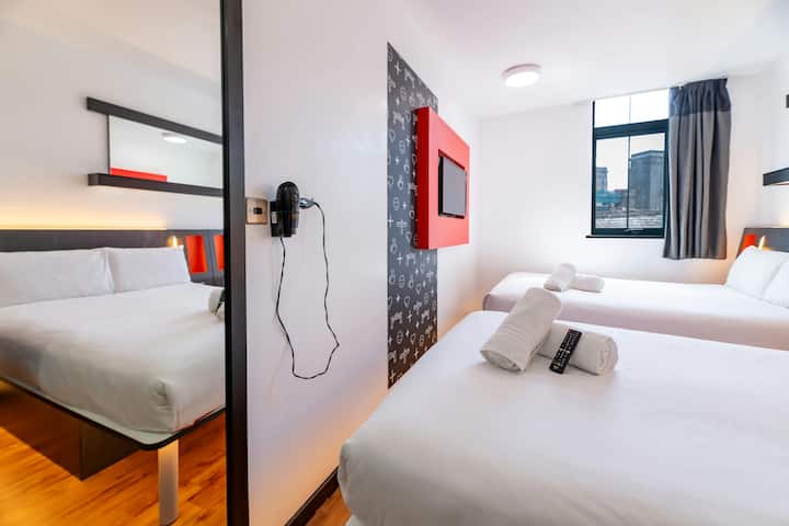 Room For The Whole Family In Easyhotel Newcastle - Gateshead