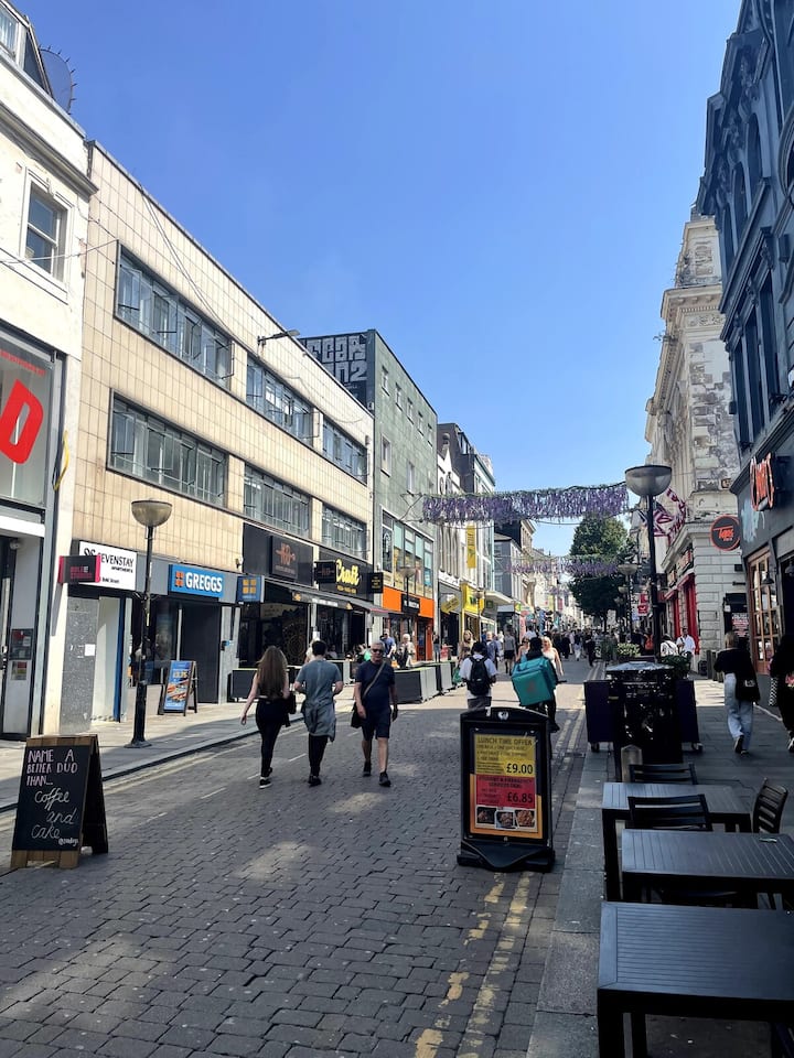 Sevenstay Bold 2 - Liverpool