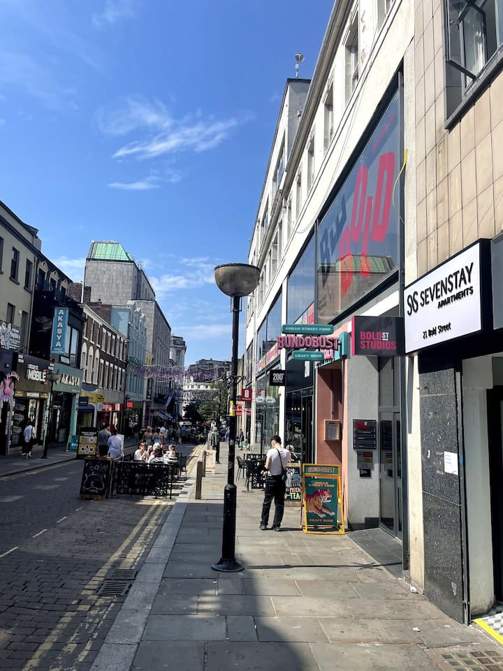 Sevenstay Bold 6 - Liverpool