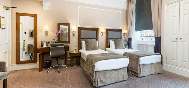 Onsite Breakfast & Dinner Available - Marylebone