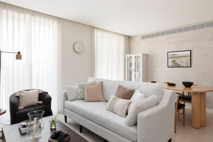 The J - *New* Luxury Two Bedroom With Balcony - Jerusalem