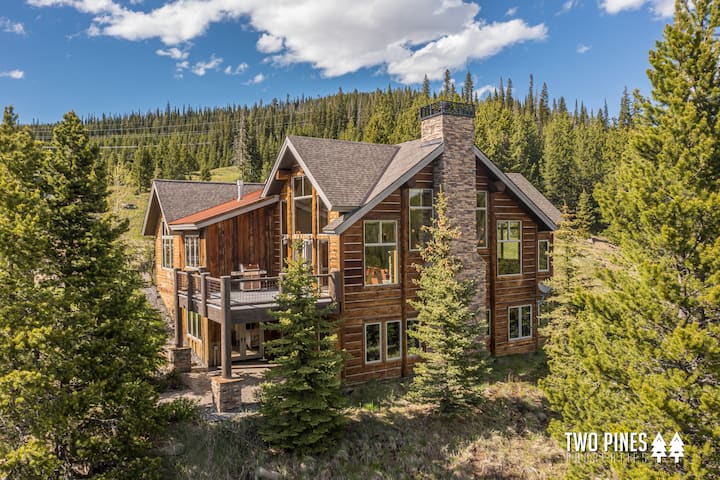 New Listing! |  ᨒ Views | Grill | 3 Min To Resort - Big Sky, MT