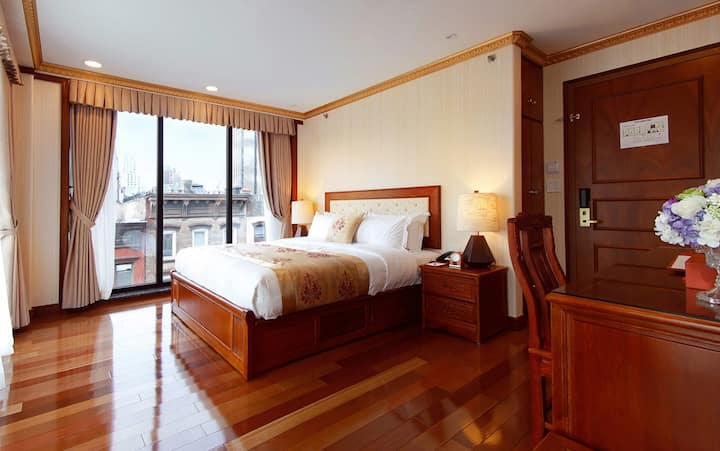 Contemporary Charm On Lower East Side. Sauna - New York