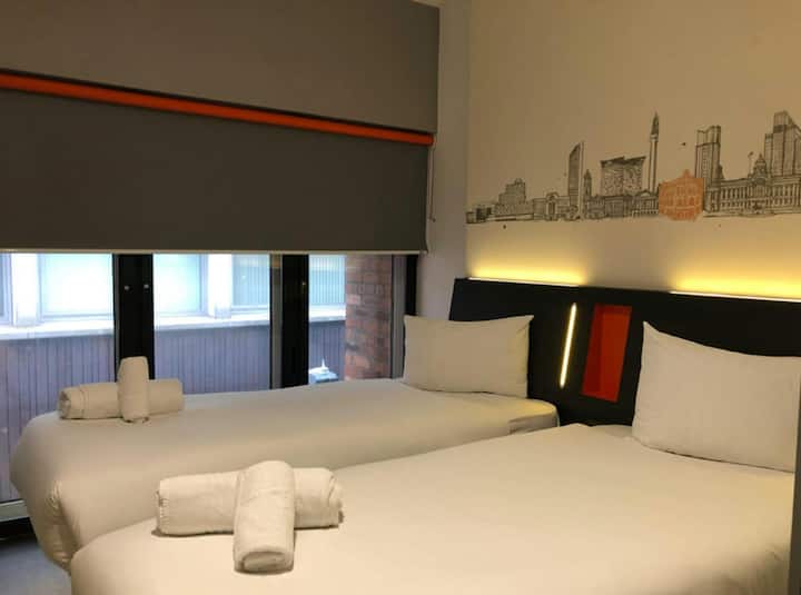 Check Out Nearby Bars And Restaurants - 伯明翰