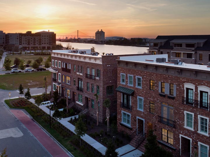 Luxe New Construction With River View, Pool Table - Savannah, GA