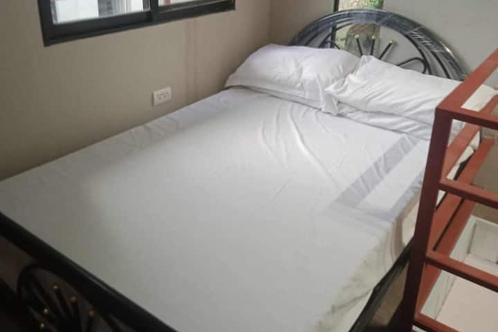 1 Bed House - Sleeps 2 - Parking - Wifi - Zamboanga