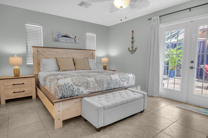 Walk To Downtown / 10 Min To Beach / Cable Tv - Bonita Springs, FL