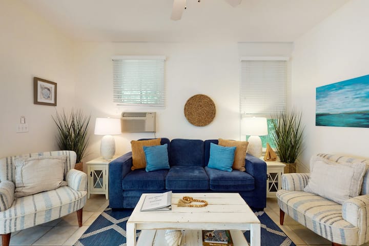 Cozy Seaside Community Cottage W/ Pool, Hot Tub - Wells, ME