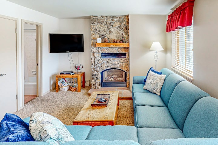 Mountain Getaway - Modern Comforts- Pool, Hot Tub - Steamboat Springs, CO