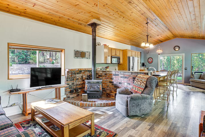 Woodsy Cabin Retreat ~ 4 Mi To Crescent Lake! - Odell Lake, OR
