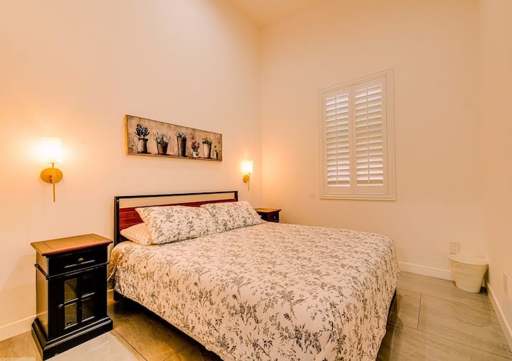 2br Urban Nest - With Backyard - Irvine, CA