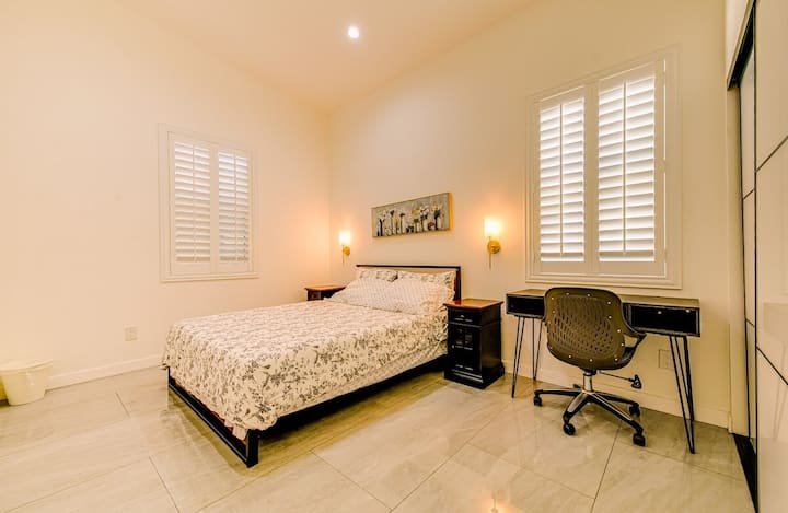 09a - 2br Urban Nest - With Backyard - Irvine, CA