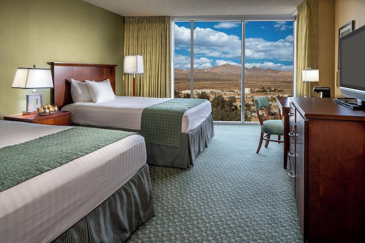 3 Panorama Rooms W/ 2 Queens At Aquarius Casino - Laughlin, NV