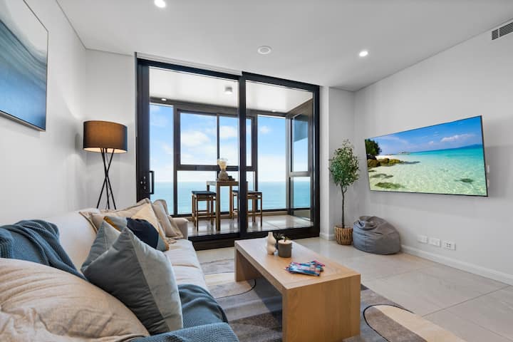 Lux Beachfront 180° Ocean View + Infinity Pool - Surfers Paradise