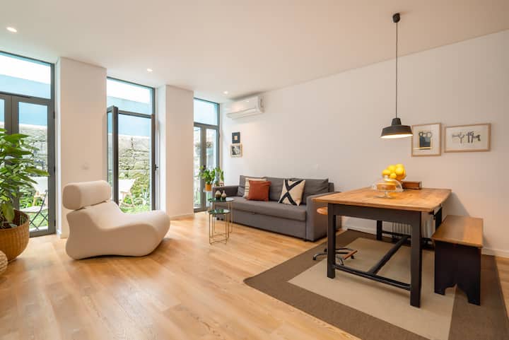 Stylish Urban Flat With Terrace By Host Wise - Rio Tinto