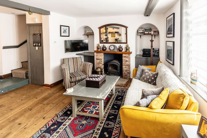 Quaint Fisherman’s Cottage | 2-bed With Sea Views - Scarborough