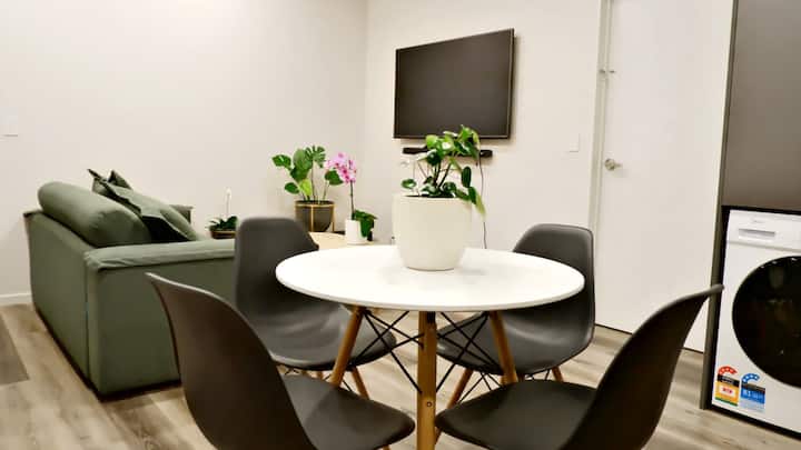 Modern Home: 2 Ensuites, 17 Min To City & Chc Air - Lincoln