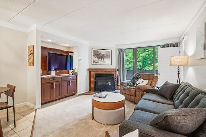 Pinnacle Condo | Pool, Hot Tub | Golf Nearby B10 - Killington, VT