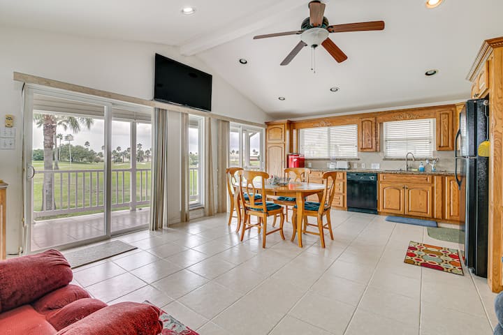 5 Mi To Beaches: Sunny Port Isabel Golf Retreat - Port Isabel, TX