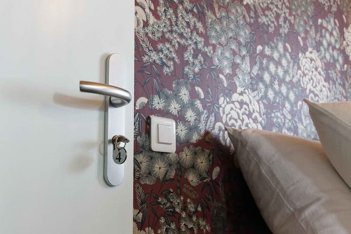 Chambre Double Rouge Et Doré - Ballon d'Alsace
