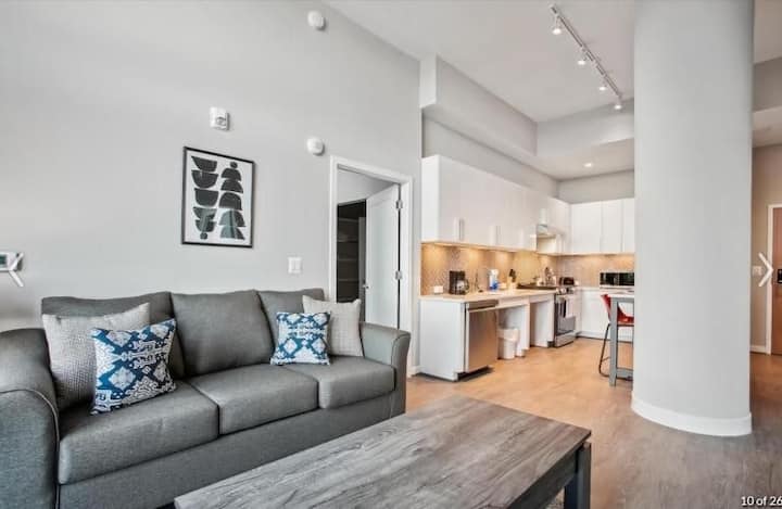 National At Rosslyn Towers One Bedroom - Marymount University, Arlington