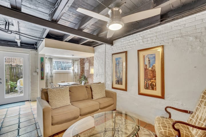 Charming Carriage House In Prime Location - Savannah, GA