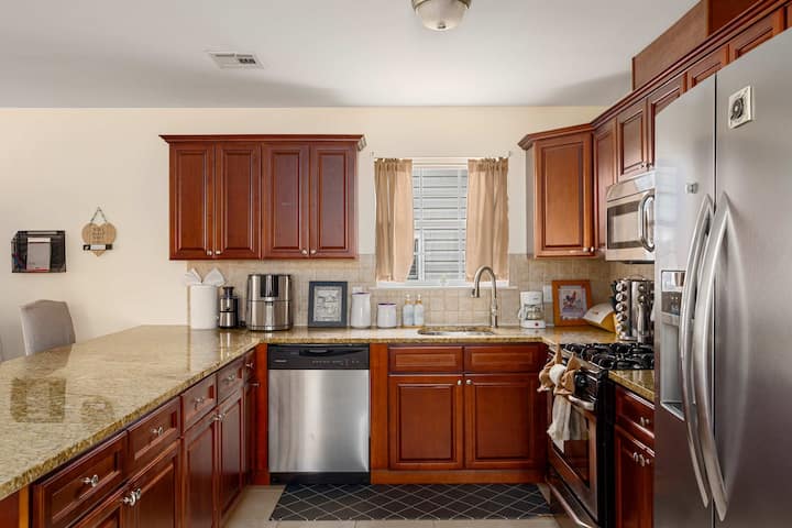 3 Bd 2 Ba Near Airport & Transit At Newark Pearl - New York City