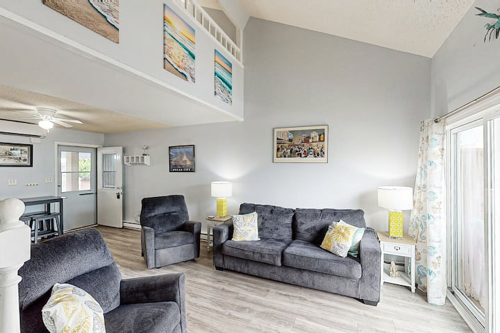 Waterfront Townhome With Pool - Walk To The Beach - Ocean City, MD