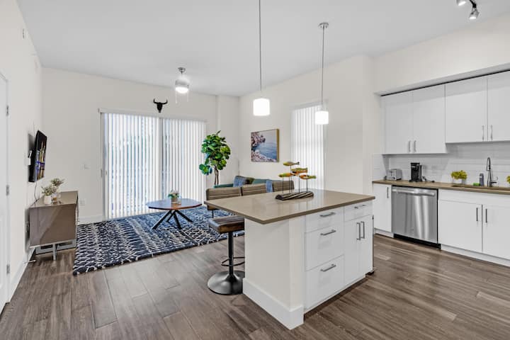 Bright & Airy 2br On Biscayne With Free Parking - Miami