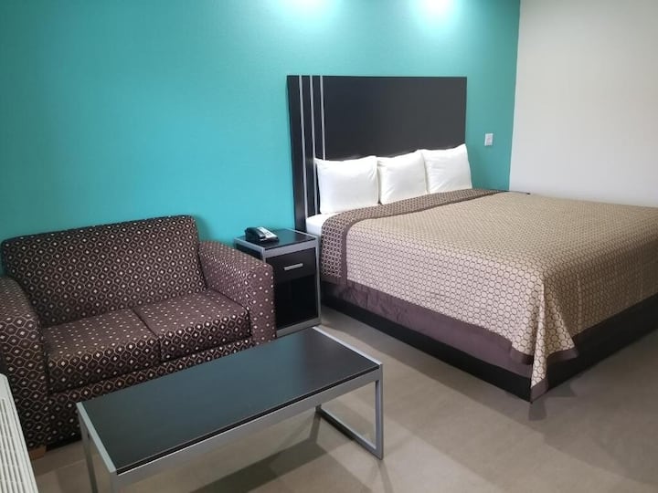 Room Near Victoria Regional Airport – Easy Access - Bay City, TX