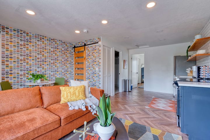 Trendy Retro Apartment - Fast Wifi - Ac - Happy Valley, OR