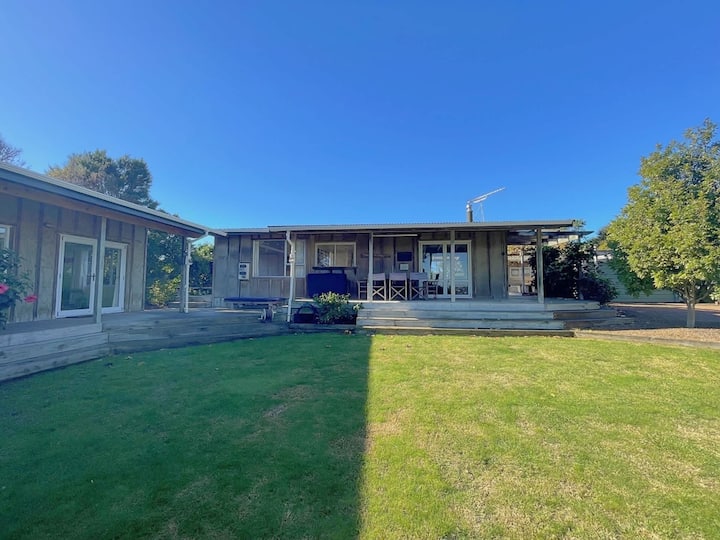 Genuine Kiwi Bach | Stay Waiheke - Waiheke Island