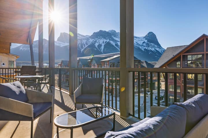 Luxurious Wrap-around Corner Penthouse - Canmore