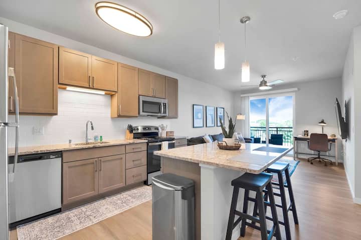 Univ Research Park. Free Underground Parking. Pool - Middleton, WI