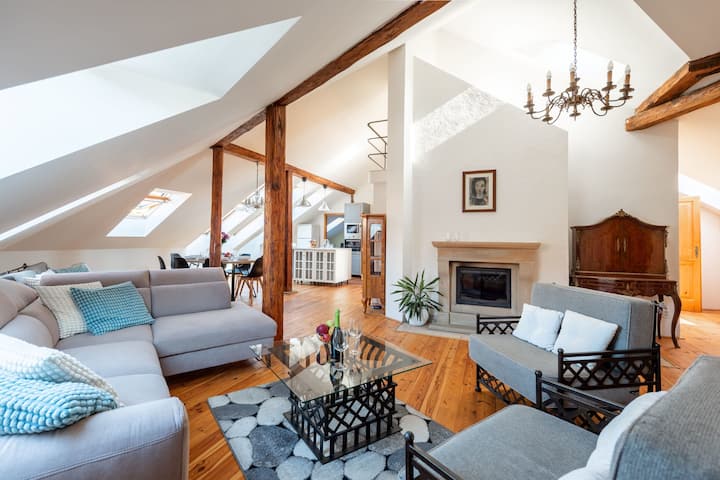 Unique 3-bedroom Apartment By The National Theater - Prague
