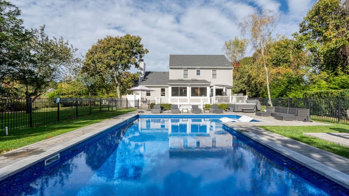 Spacious & Cozy, Wineries, Heated Pool, Hot Tub - Sandy Beach, NY