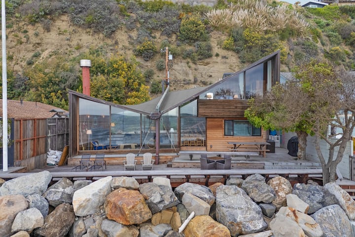 The Waves – Spacious, Stylish Beach Retreat - Capitola, CA