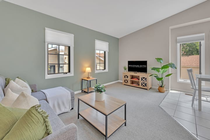 Cozy & Comfortable, Downtown, Parking | Tjs2 - Burlington