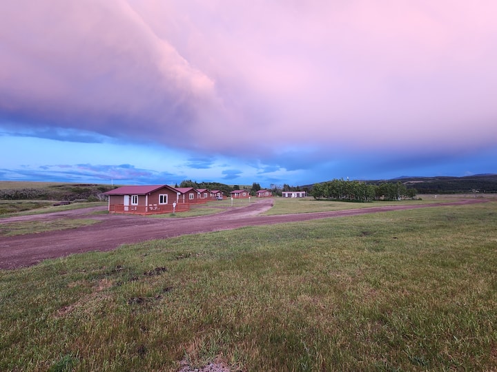 Circle R Cabin 4, Private Ranch, Mountain Views - East Glacier Park, MT