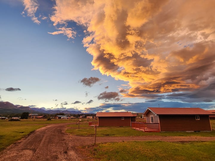 Circle R Cabin 7, Private Ranch, Mountain Views - East Glacier Park, MT