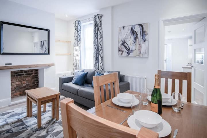 Fleet Street - 2 Bedroom Holiday Home - Swansea - Swansea