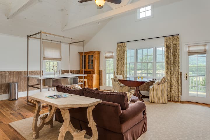 Ramsay Estate | Carriage House W/ Mountain Views - Crozet, VA
