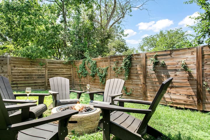 Hale Haus | 3/2, Hot Tub, Pet Friendly W/ Fee - Fredericksburg, TX