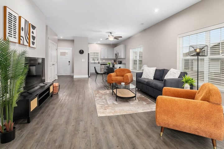 Modern New Build 12br 12ba W Garage Patio - Wyoming, MI