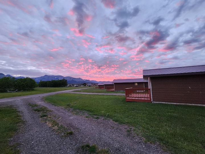 Circle R Cabin 6, Private Ranch, Mountain Views - Glacier County
