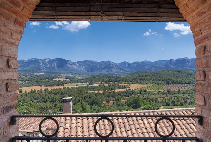 Chimenea Y Vistas Increíbles A Los Puertos - Calaceite