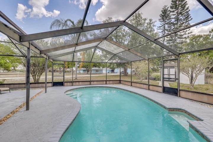 Luxe Wimauma Home W/ Pool & Lake Views! - Apollo Beach, FL