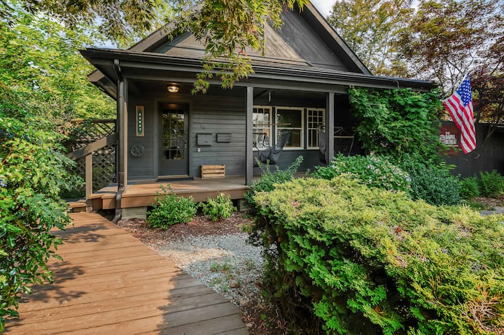 Downtown Stylish Townhome W/ Sauna & Hottub! - Shepherd Lake, ID